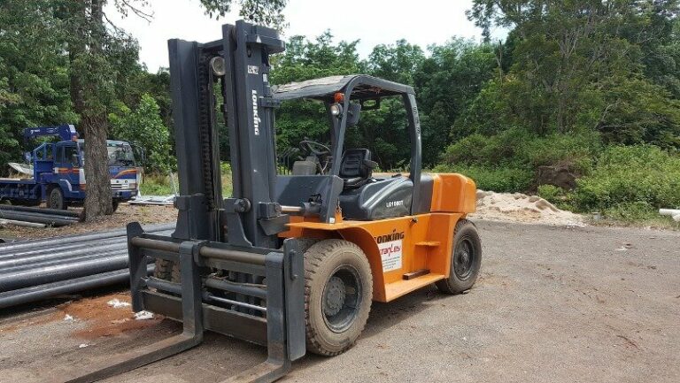 A Guide to Safely Driving Forklifts on Inclined Surfaces